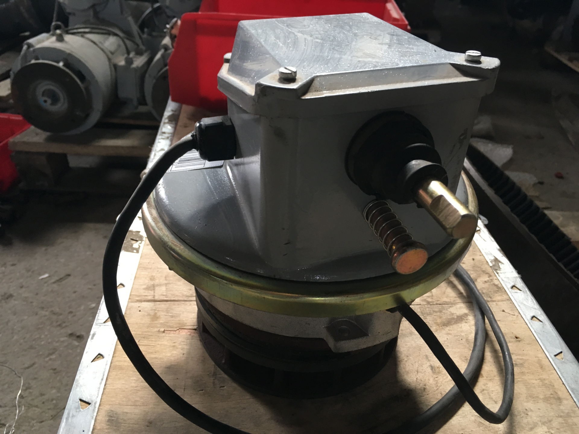 Тормоз электродвигателя механизма поворота DDZ-40 DC24V. С эффектом ...