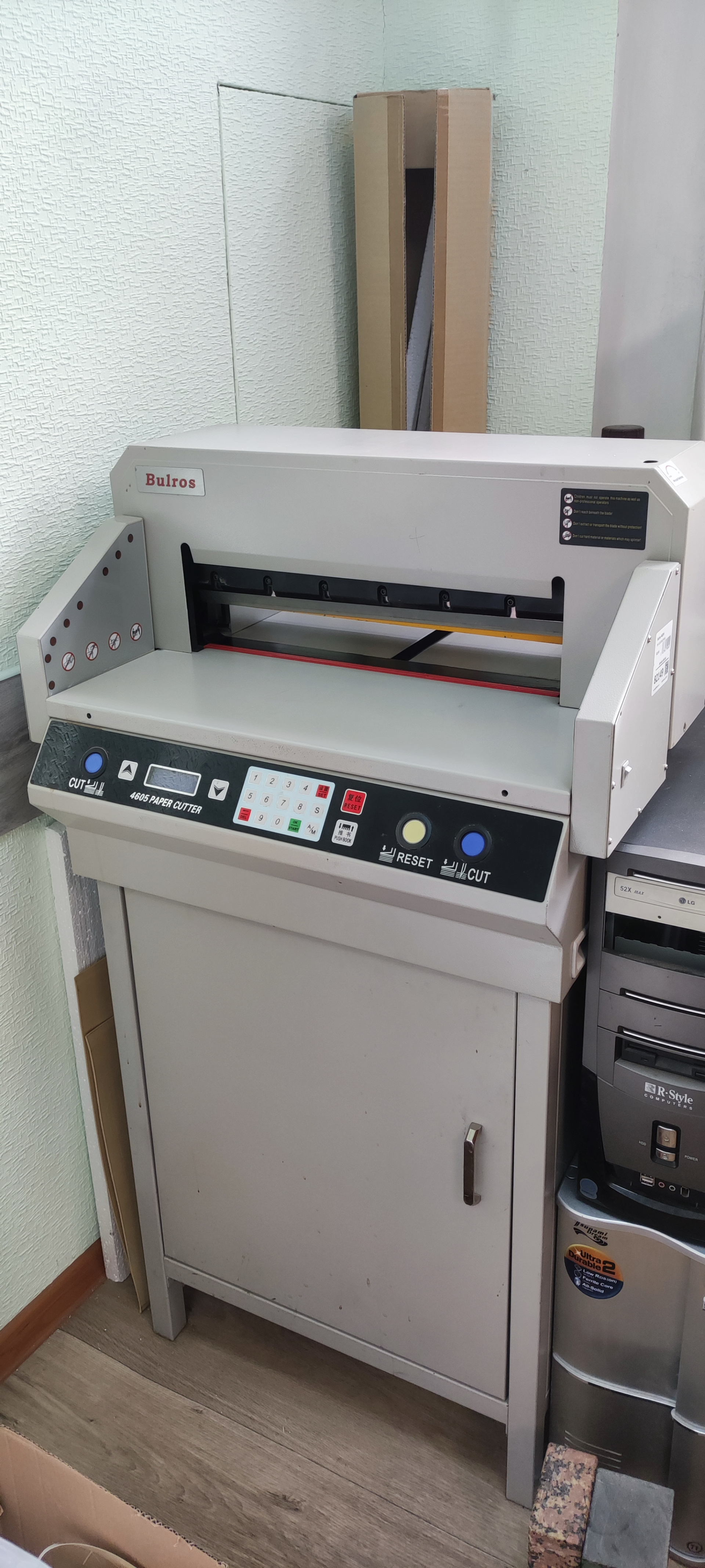 Резак для бумаги Bulros 4605H купить Б/У в Москве по цене 95 000 руб ...